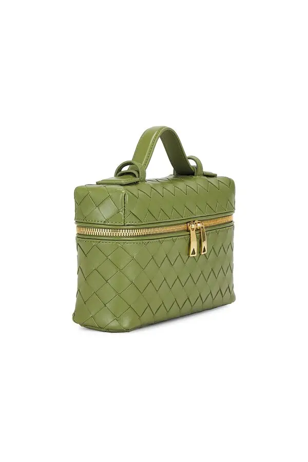 Bottega Veneta グリーン ケース Bottega Veneta Bang Bang Vanity Case - Matcha & Gold | Editorialist